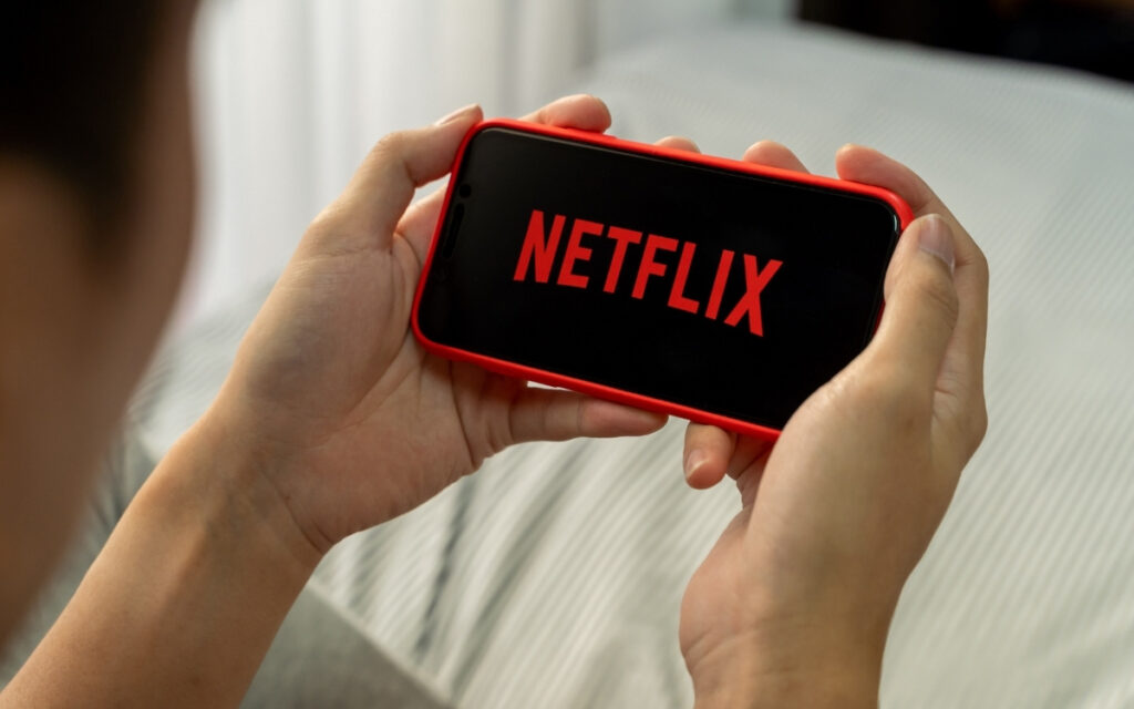 Netflix Not Downloading on iPhone and iPad? Try These 15 Fixes